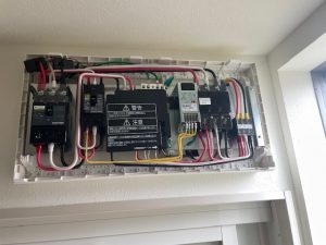 蓄電池ニチコン トライブリットESS-T3M1 7.4kw V2H後付けします。愛知県常滑市S様邸完工